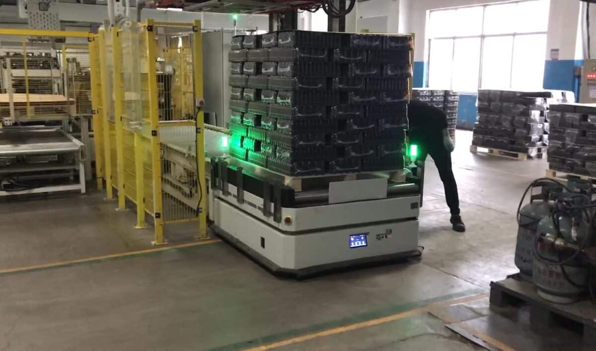 Warehouse AGV & AMR Systems | Lift Automation